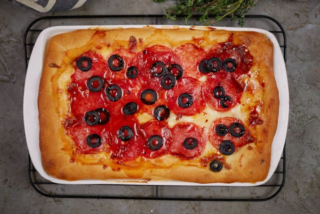 Cheesy Deep Dish Pizza Casserole - Casserole Recipes